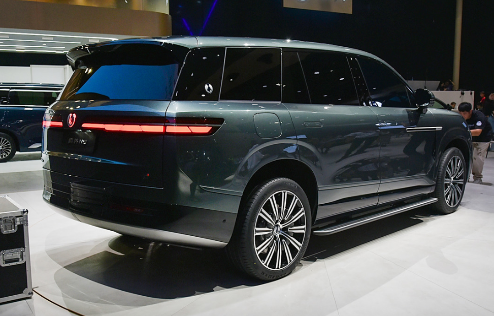 Comparison of Large Luxury SUVs at the Auto Guangzhou: Denza N9 vs. AITO M9, Which One Would You ...