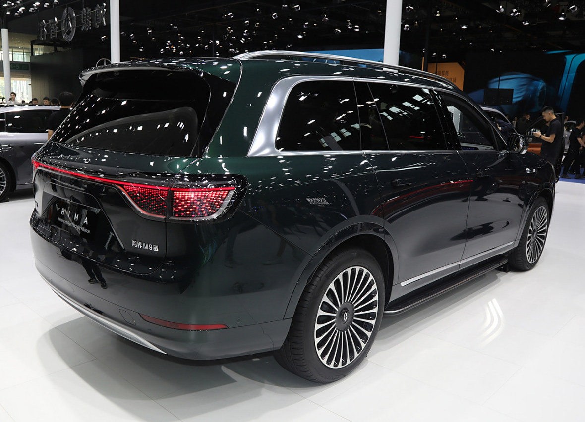 Comparison of Large Luxury SUVs at the Auto Guangzhou: Denza N9 vs. AITO M9, Which One Would You ...