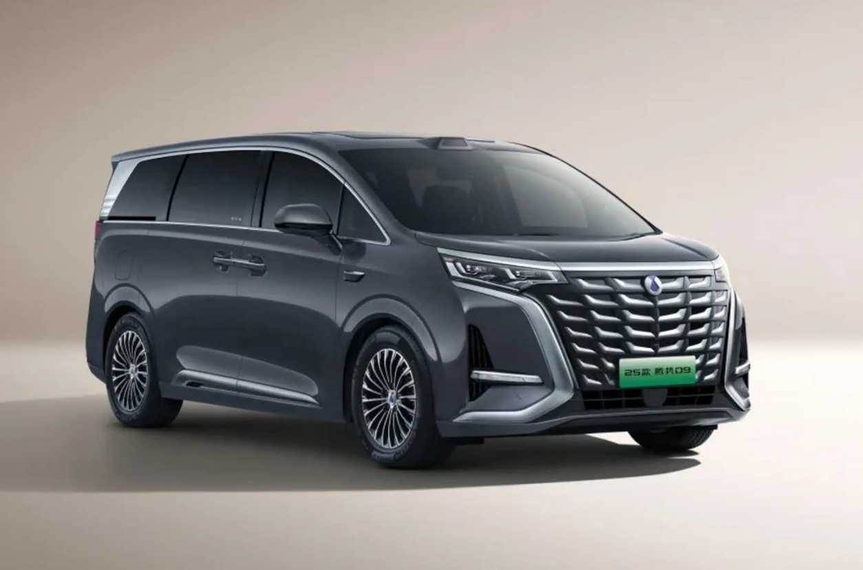 The 2025 Denza D9 is officially launched with a starting price of 339,800 RMB. | BitAuto Cambodia