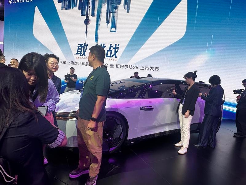 2025上海车展：极狐T1发布 | BitAuto