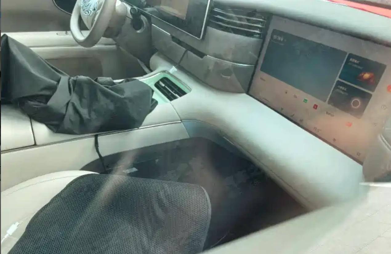 A display for the front passenger? Spy shots of the IM LS9 interior revealed, excepted to be ...