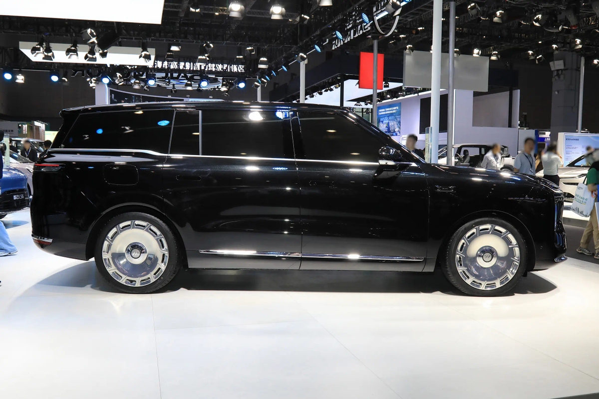 “9系”新成员：智己LS9预售在即，纯电续航达402km | BitAuto